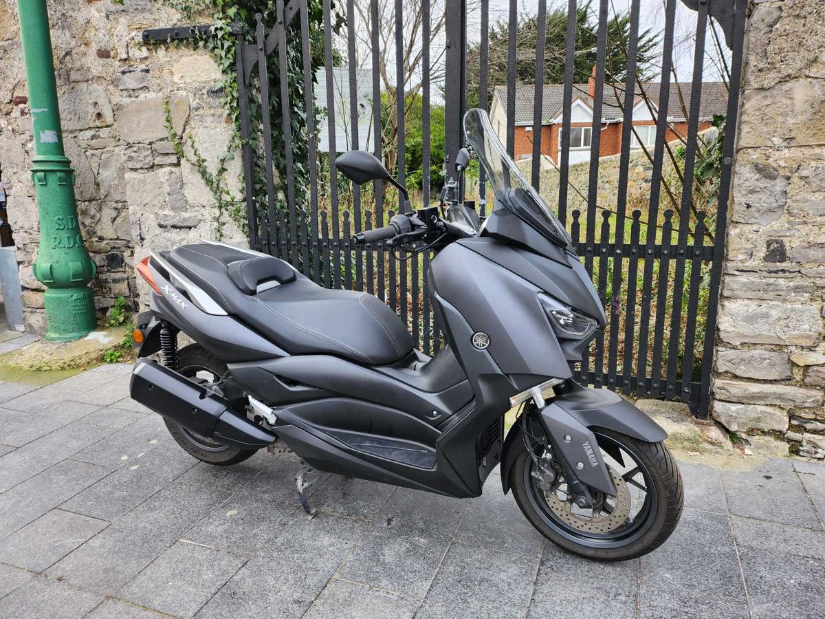 YAMAHA XMAX 300 - Moto 4U - Motorcycles & Scooters Specialists Dublin